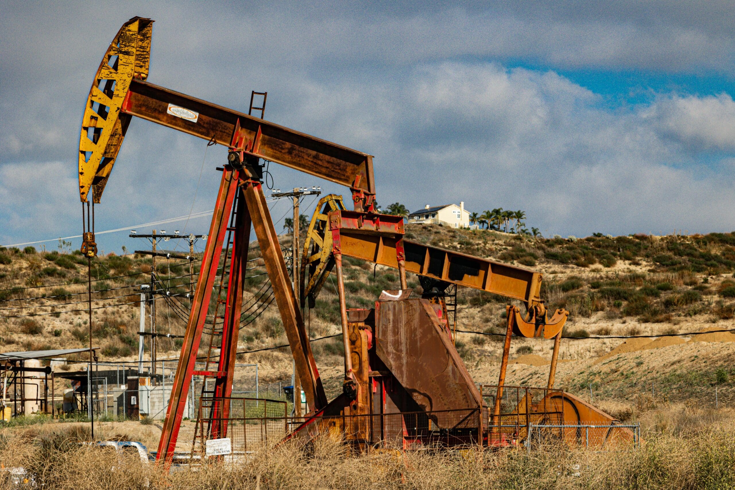 Oil Field Owner Sues California Over Law Threatening Los Angeles Operations